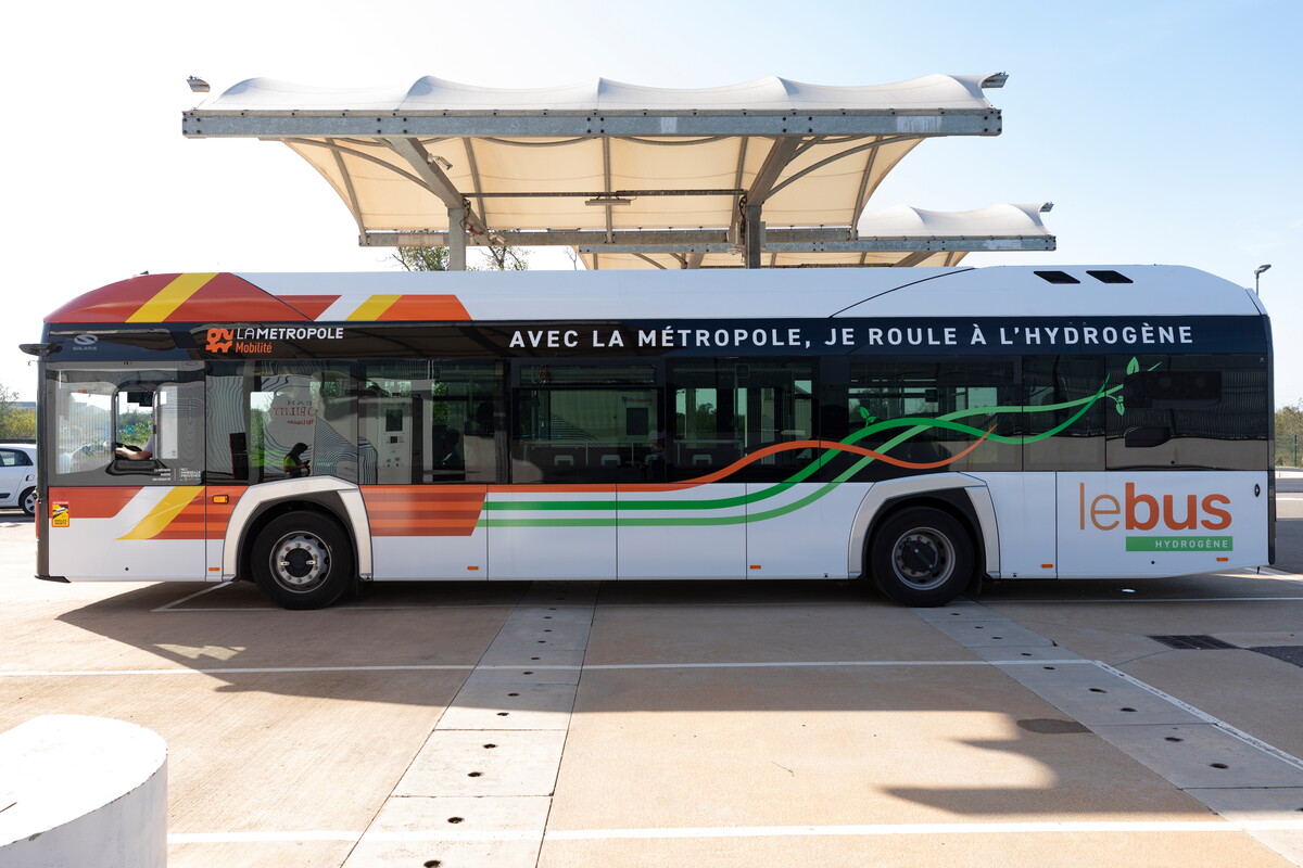 La Métropole expérimente pour la toute première fois un bus à hydrogène ...